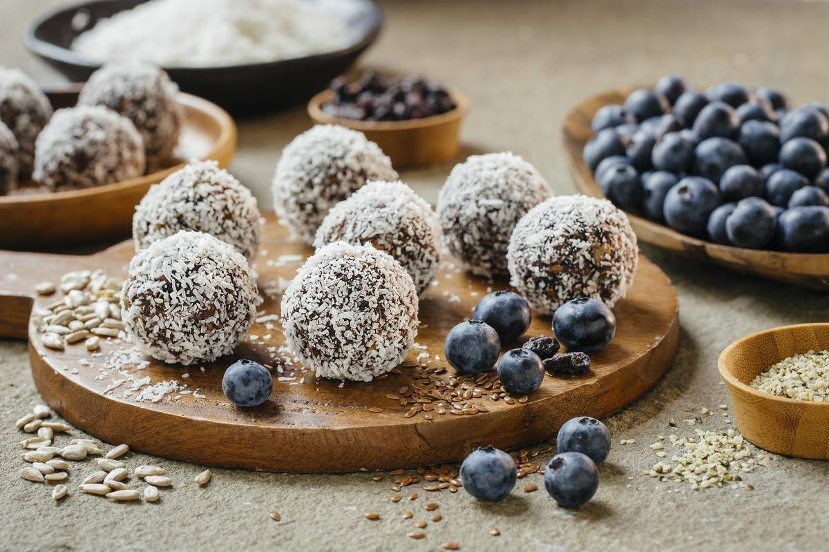 No bake blueberry cocoa seed bites | Eat North