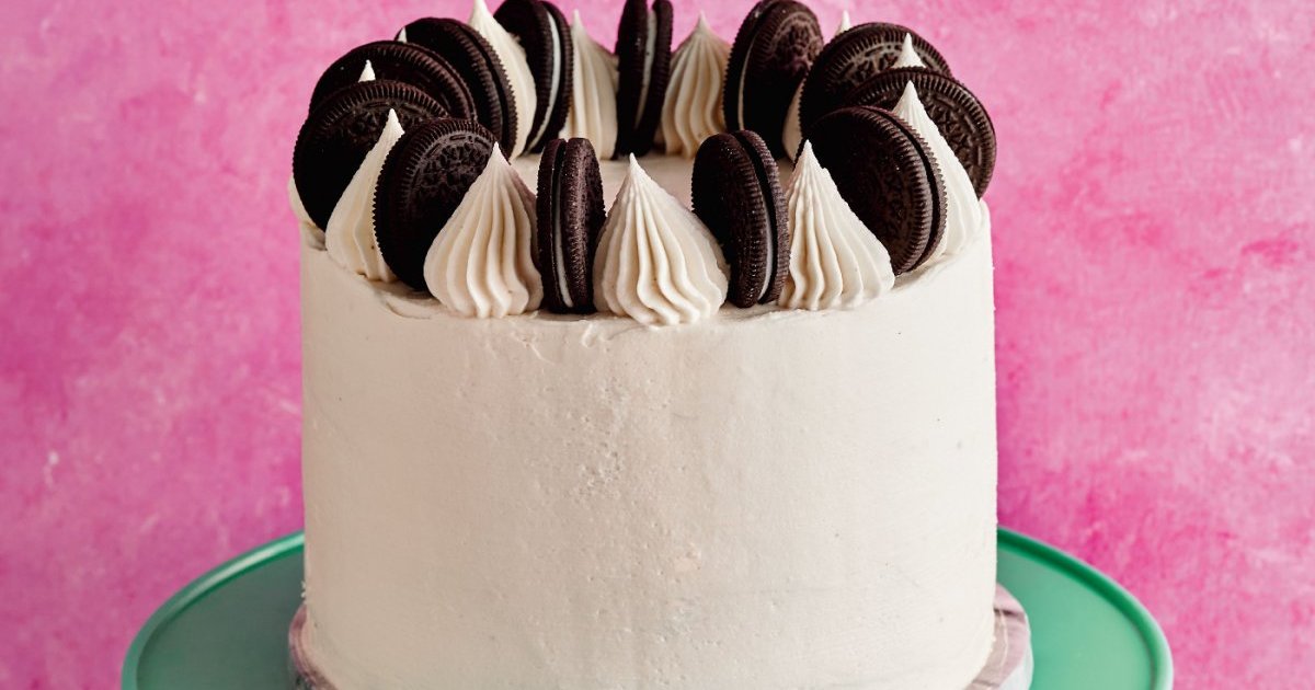 Try this fun cookies and cream cake from the 'Plantcakes' cookbook ...