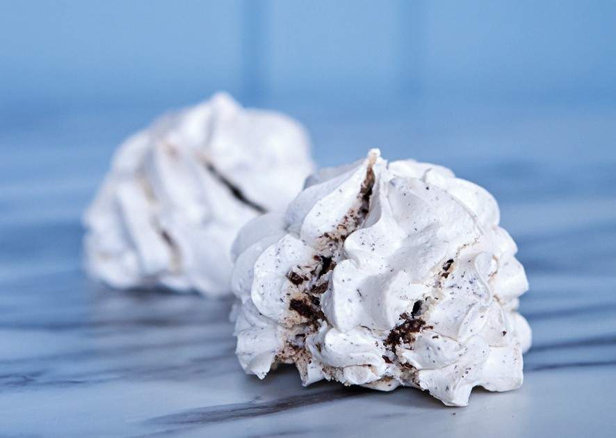 Dark chocolate meringues | Eat North