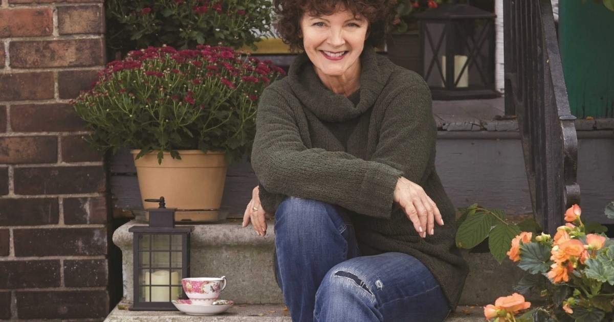 Mairlyn Smith on teacups, family and her new book Peace, Love and Fibre ...
