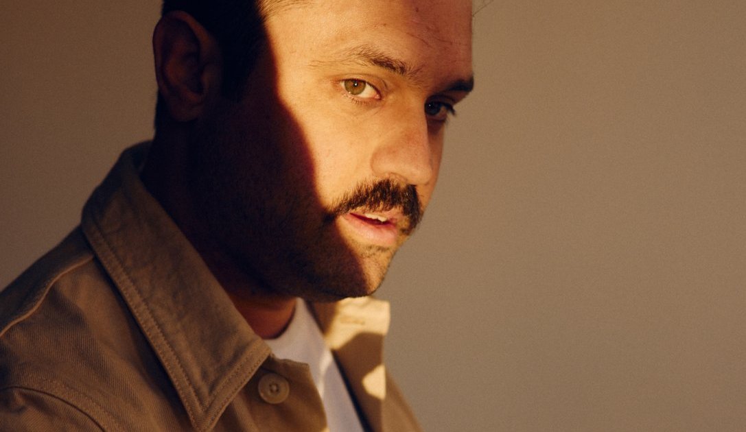 One Day in Victoria: singer-songwriter Mike Edel | Eat North